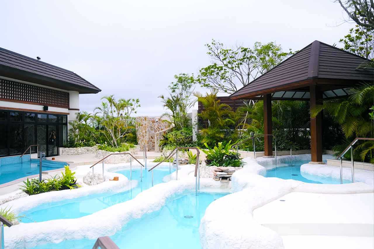 世界一のインフィニティスパ！やんばる大自然の中で満喫！多彩なお風呂を楽しめる南国空間「SPA JUNGLIA（スパジャングリア）」 | OKITIVE