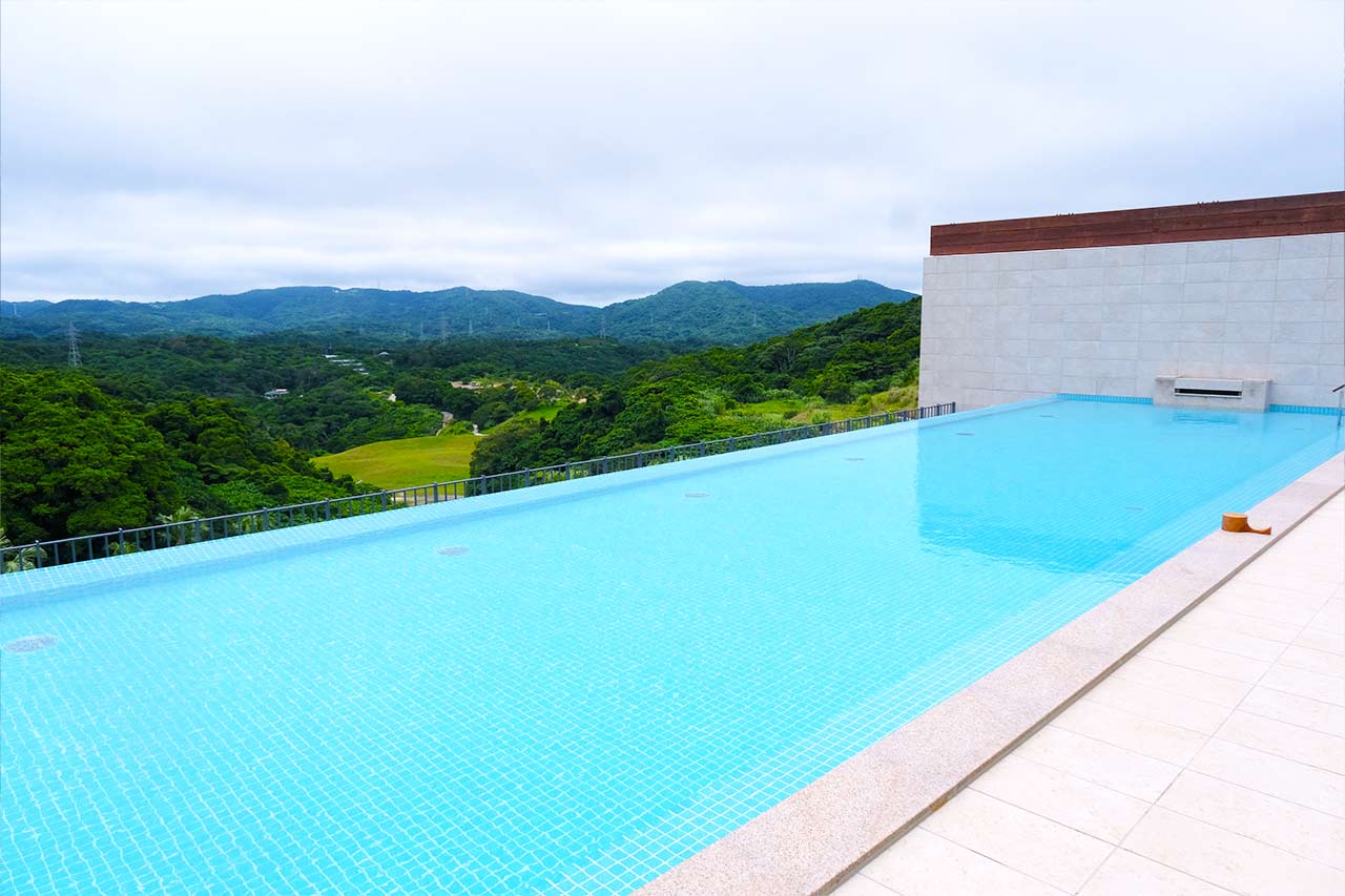 世界一のインフィニティスパ！やんばる大自然の中で満喫！多彩なお風呂を楽しめる南国空間「SPA JUNGLIA（スパジャングリア）」 | OKITIVE